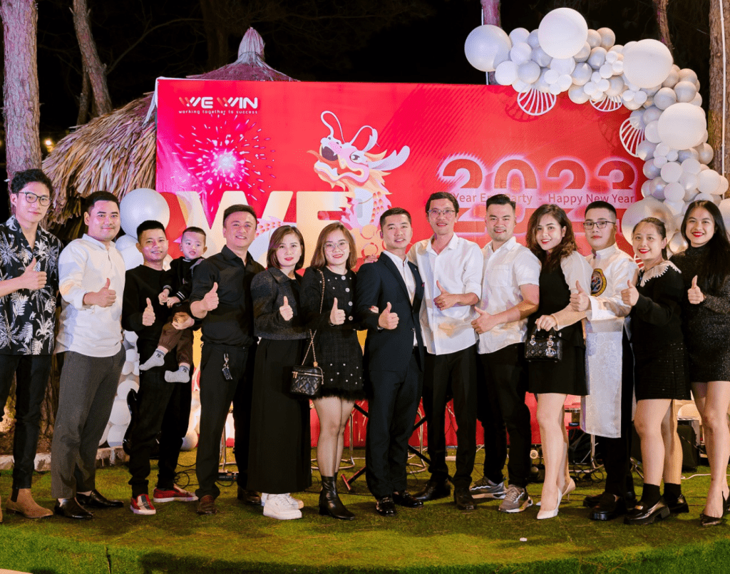 Year End Party WeWin 2023 - Khi mỗi bước trưởng thành đều mang bóng ...